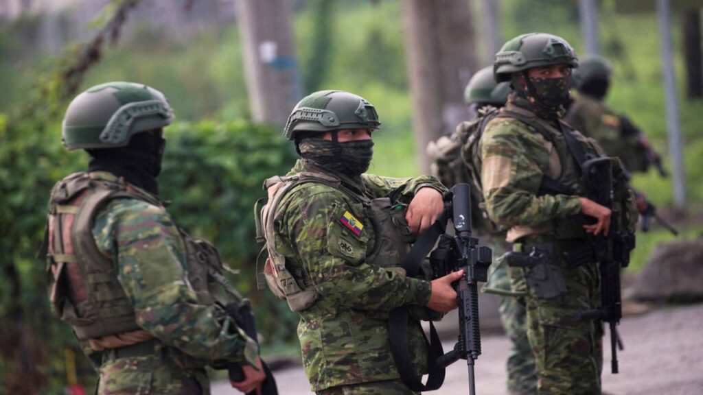 Militares de Ecuador desmontan altar de culto a la «santa muerte» en ...
