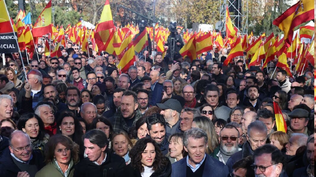 El Partido Popular de España se manifiesta en contra de Pedro Sánchez ...