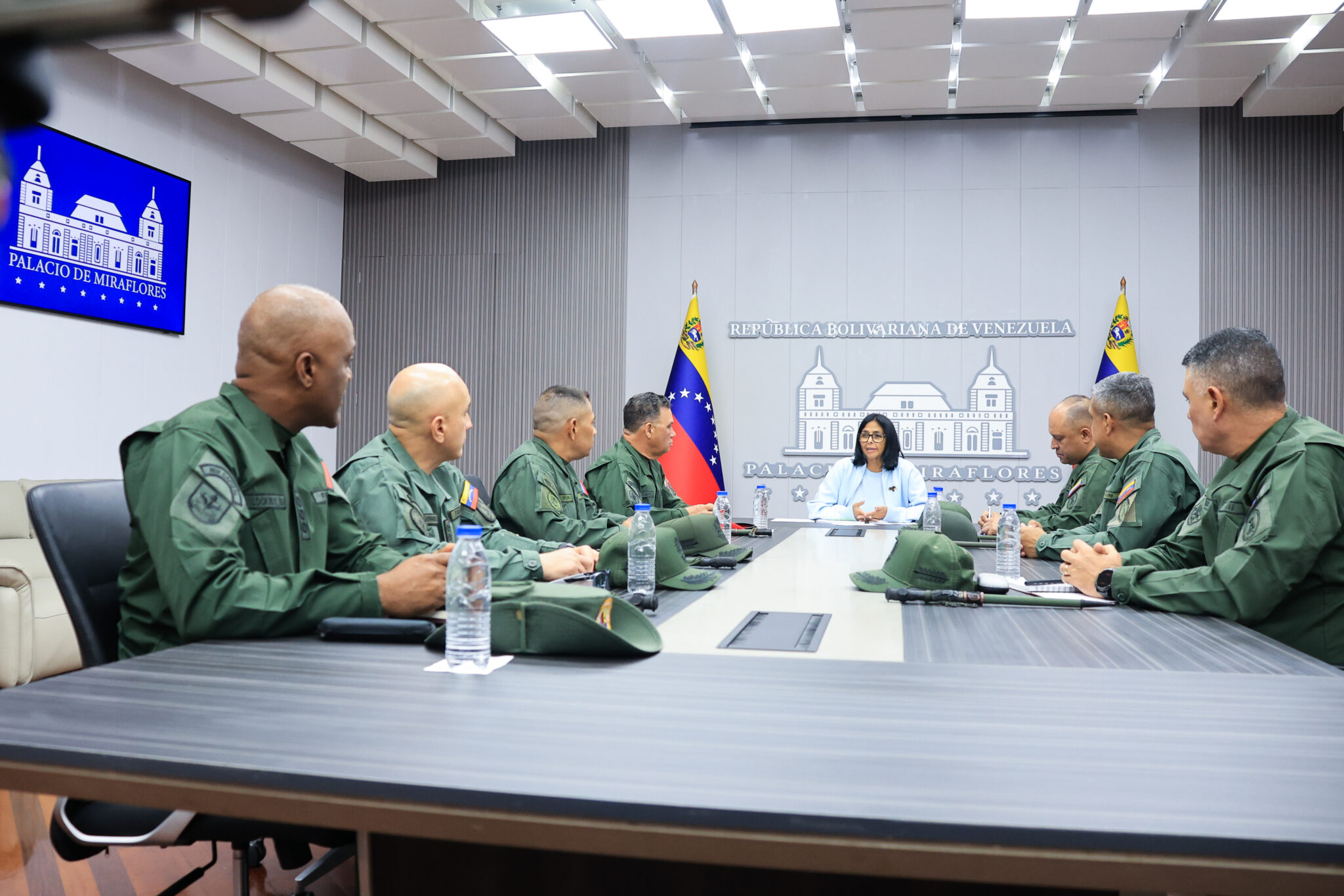 Presidenta (E) Delcy Rodríguez se reunió con alto mando militar ...